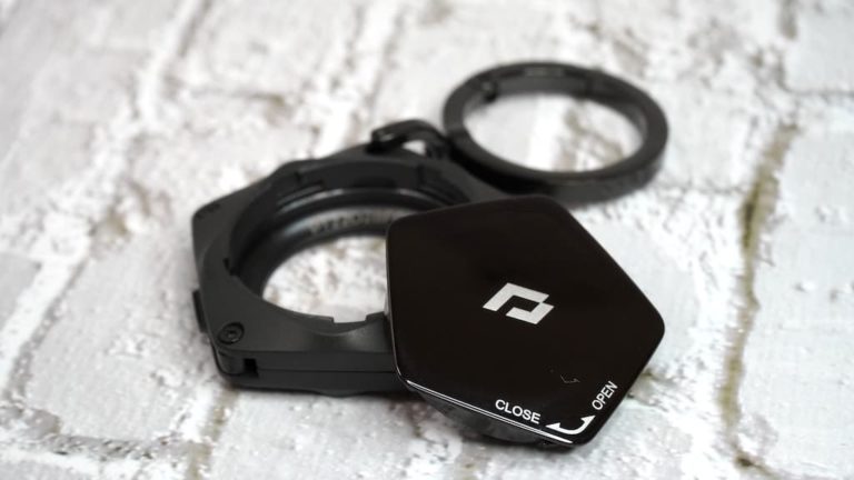 PITAKA：AirTagケース「PitaTag for Multi-tool」をレビュー｜マルチツールを搭載したアウトドアに最適なケース！