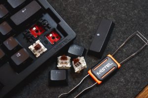 左右分離型＋Alice配列キーボード「Mistel MD600 Alpha BT Black RGB」が快適すぎた